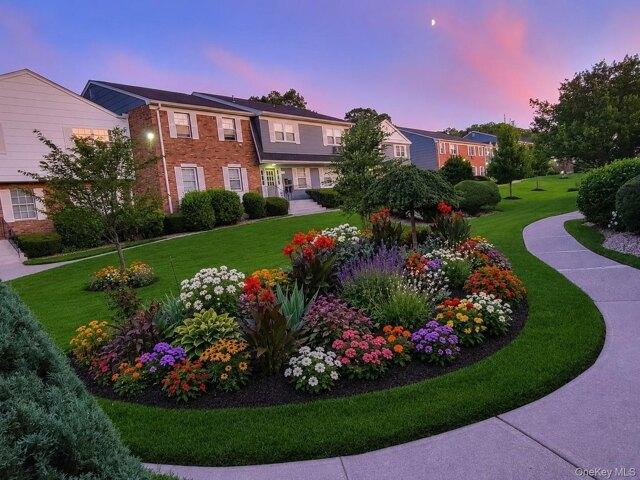 Doxbury Ln Unit,suffern, Condo For Sale