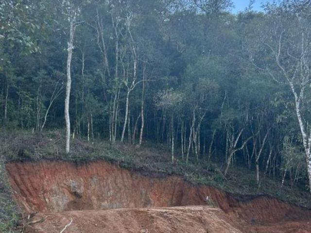 Ds terreno de 500m2 já com várias construções no empreendimento!