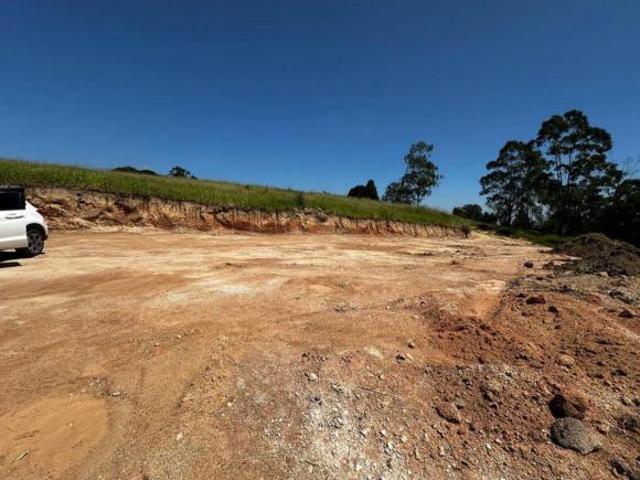 Ds terreno pra sua chacrinha aqui em São Roque !