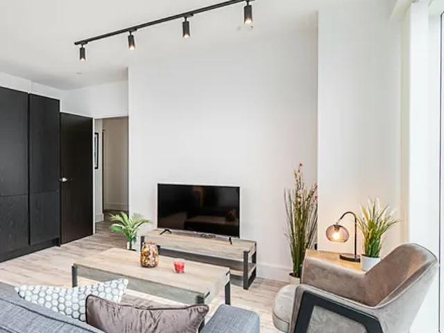 DSG Retail Limited, 1 Portal Way, London, W3 6RS, United Kingdom | 2 bed apartment for rent #160132849 | Rentberry