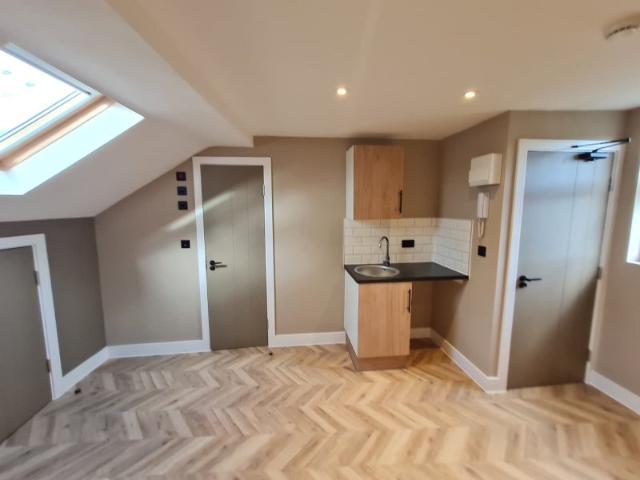 DSS Studio Flat Available in Hackney