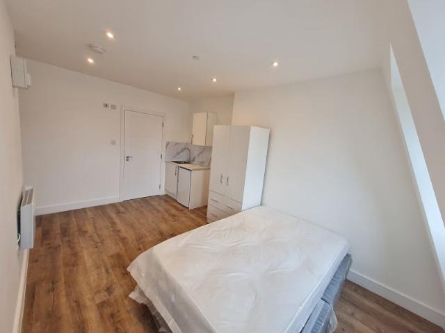 DSS Studio Flat Available in Islington