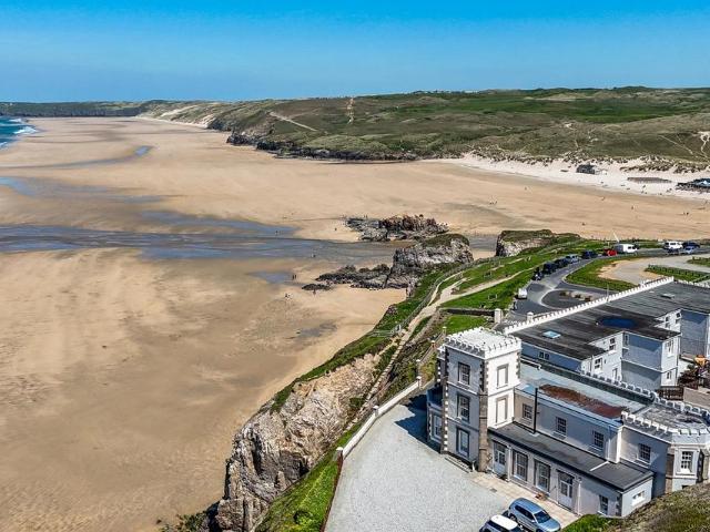 Droskyn Castle, Perranporth TR6 4 bed apartment to rent £2,500 pcm £577 pw