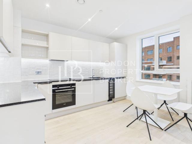 Dray House, Lombard Square SE28, 1 bed flat to rent, £1,750 pcm | PrimeLocation