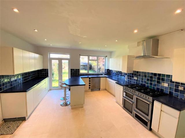 Draycot Road, London, E11 5 bed property to rent £3,750 pcm £865 pw