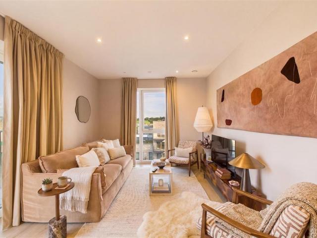 Draycote House, Caversham Road. 1 bed apartment to rent £2,100 pcm £485 pw
