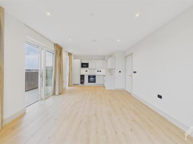 Draycote House, Caversham Road. 2 bed apartment to rent £2,560 pcm £591 pw