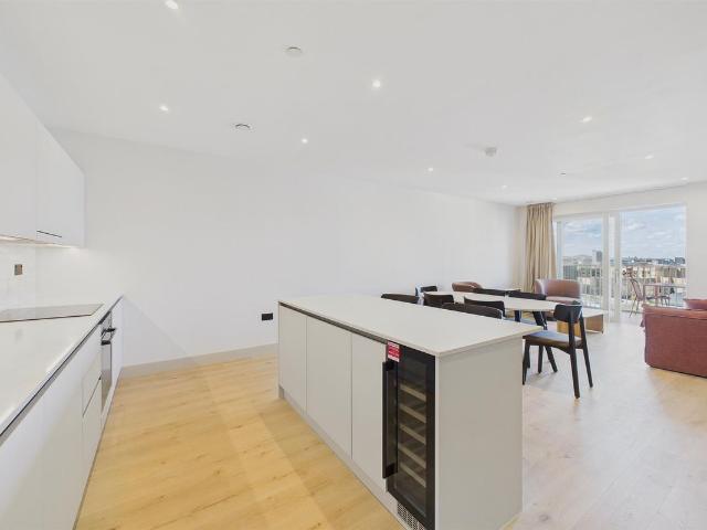 Draycote House, London NW9, 3 bed flat to rent, £3,400 pcm | PrimeLocation