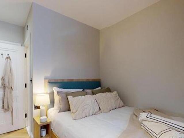 Draycott Avenue, London, Studio Flat For