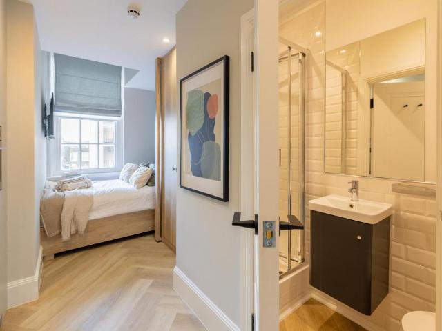 Draycott Avenue, SW3 Studio to rent £2,042 pcm £471 pw