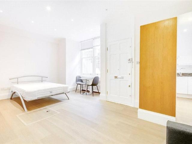 Draycott Place, Chelsea, London Studio to rent £2,427 pcm £560 pw