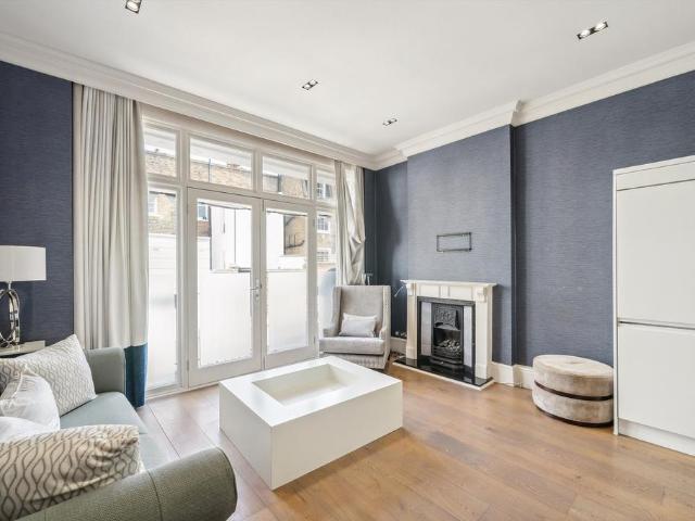 Draycott Place, Chelsea, London SW3 2 bed flat to rent £3,878 pcm £895 pw