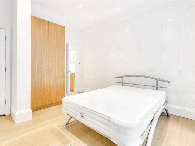 Draycott Place, Chelsea, London, SW3 Studio to rent £2,426 pcm £560 pw