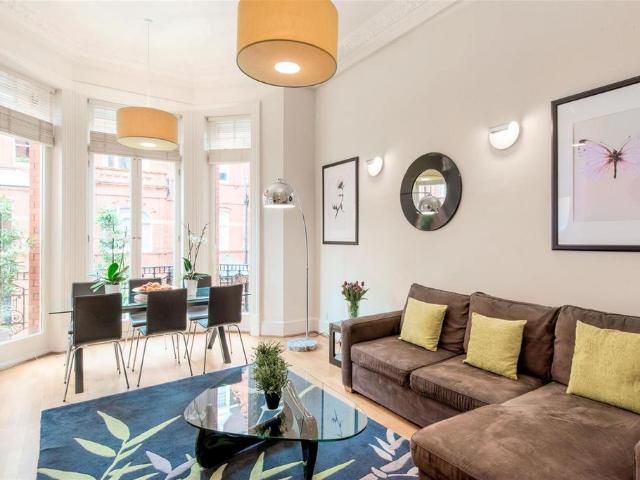 DRAYCOTT PLACE, London, SW3 1 bed flat to rent £5,308 pcm £1,225 pw