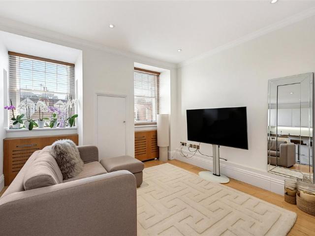 Draycott Place, London, SW3 2 bed flat to rent £4,203 pcm £970 pw