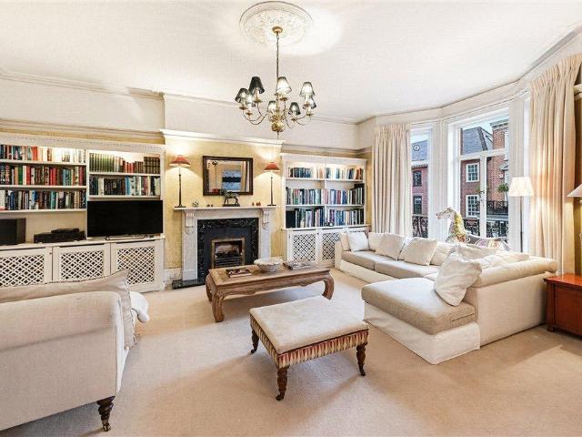 Drayton Gardens, South Kensington. 4 bed apartment to rent £8,498 pcm £1,961 pw