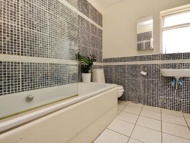 Drayton Gardens, West Ealing, London W13, 2 bed flat to rent, £3,500 pcm | PrimeLocation