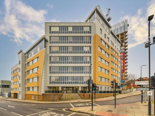Drayton Green Road, London W13 2 bed flat to rent £2,500 pcm £577 pw