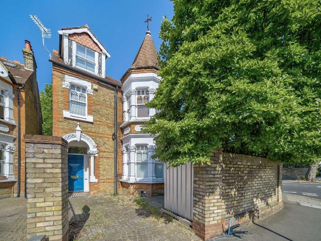 Drayton Green, West Ealing W13, 2 bed flat to rent, £2,200 pcm | PrimeLocation