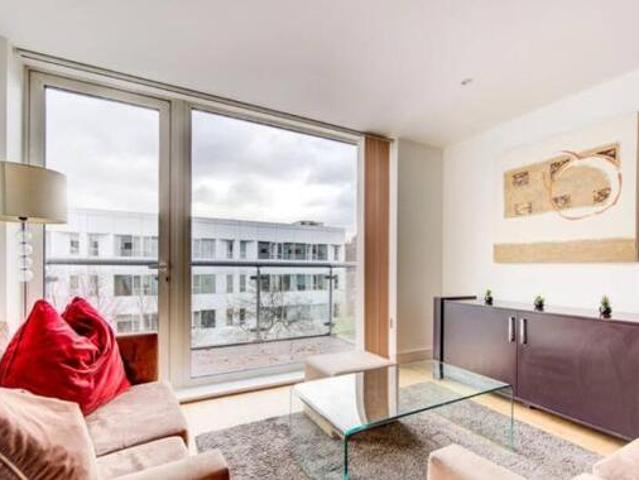 Drayton Park, Highbury, 2 Bedroom Flat