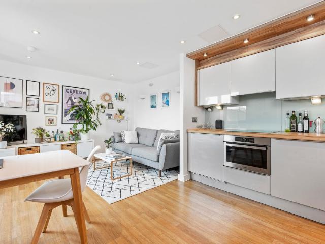 Drayton Park, Highbury, London N5, 1 bed flat to rent, £2,200 pcm | PrimeLocation