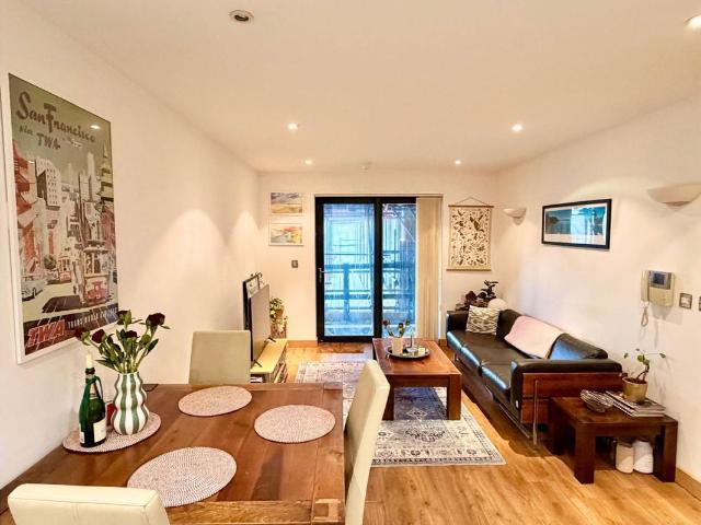 Drayton Park, London N5, 2 bed flat to rent, £2,600 pcm | PrimeLocation