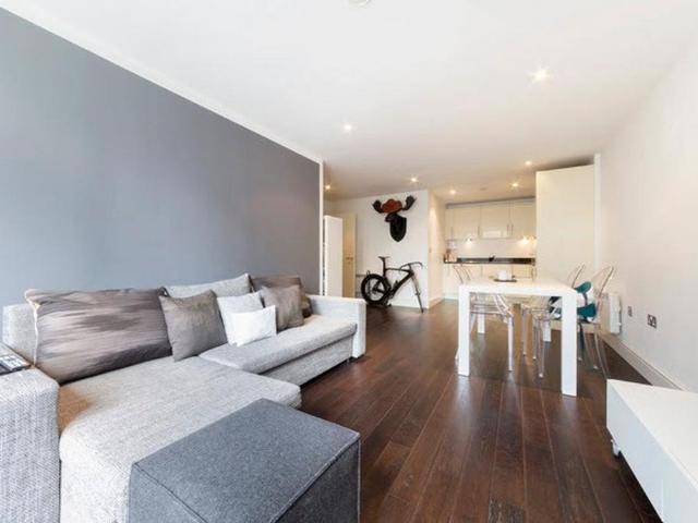 Drayton Park, London N5 2 bed flat to rent £2,950 pcm £681 pw