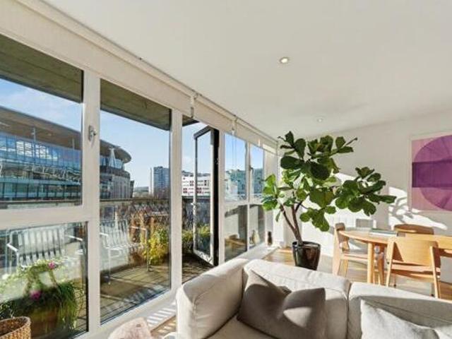 Drayton Park, London, 2 Bedroom Flat