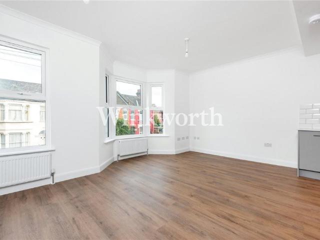 Drayton Road, London, N17 2 bed apartment to rent £1,900 pcm £438 pw