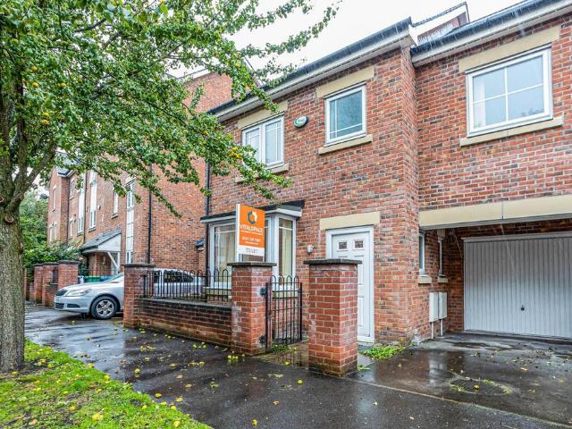 Drayton Street, Hulme, Manchester, M15 4 bed townhouse to rent £2,100 pcm £485 pw
