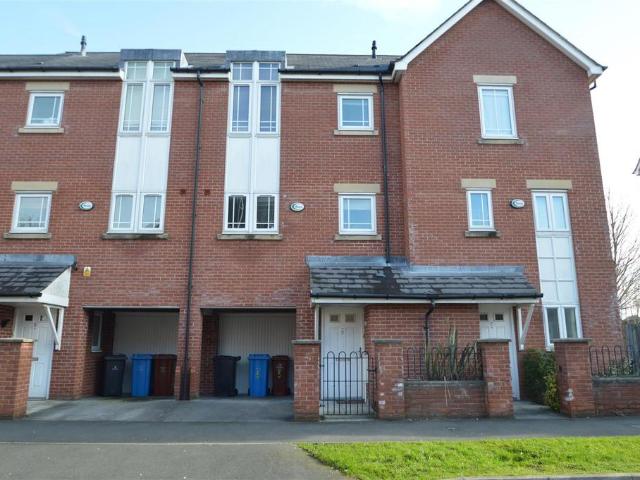 Drayton Street, Manchester M15 4 bed house to rent £2,400 pcm £554 pw