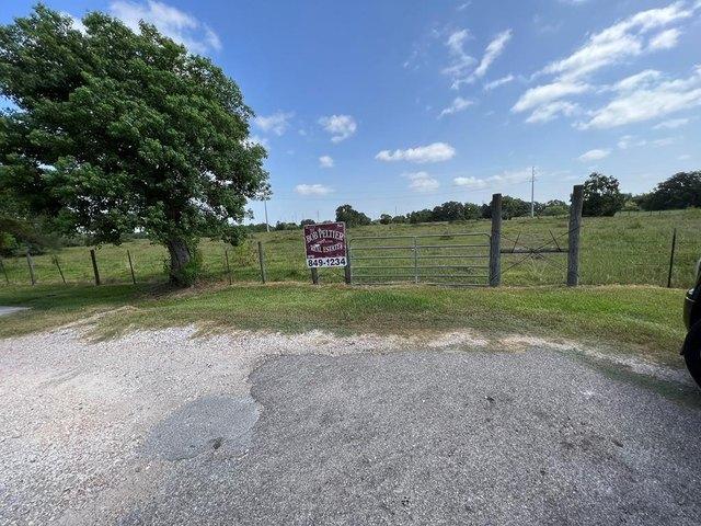 Draeger Dr, West Columbia, TX 77486
