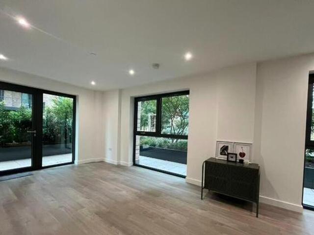Dragonfly Walk, London, 1 Bedroom Flat