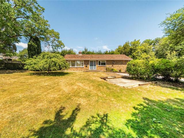 Dragons Green Road, Shipley 4 bed bungalow to rent £2,300 pcm £531 pw