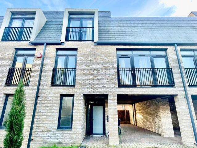Dragons Way, Barnet EN5 4 bed terraced house to rent £3,200 pcm £738 pw