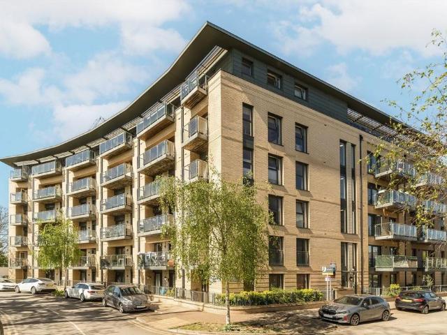 Dragmore Street, London SW4 2 bed flat to rent £2,650 pcm £612 pw