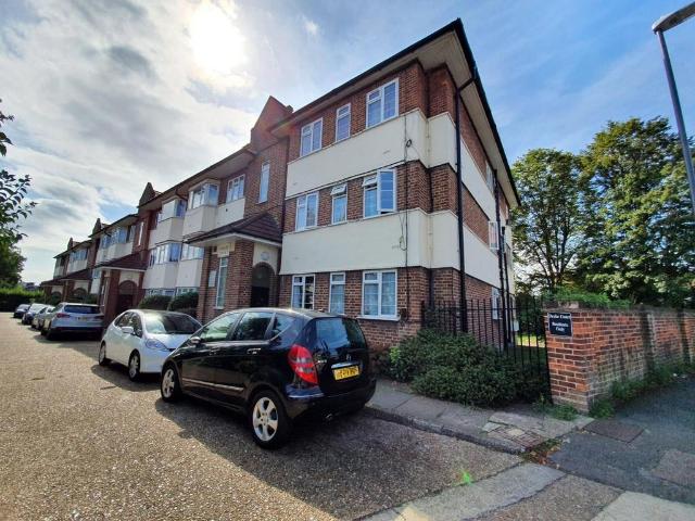 Drake Court, Rayners Lane, HA2 2 bed flat to rent £1,750 pcm £404 pw