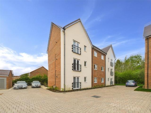 Drake Gardens, Brockworth. 2 bed apartment to rent £1,195 pcm £276 pw