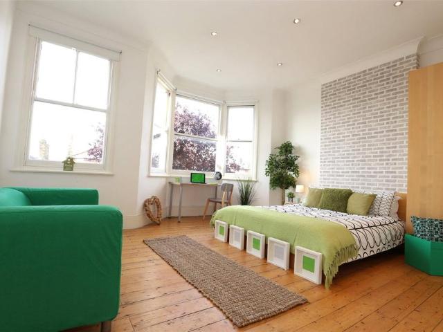 Drakefell Road, SE14 5 bed terraced house to rent £4,250 pcm £981 pw