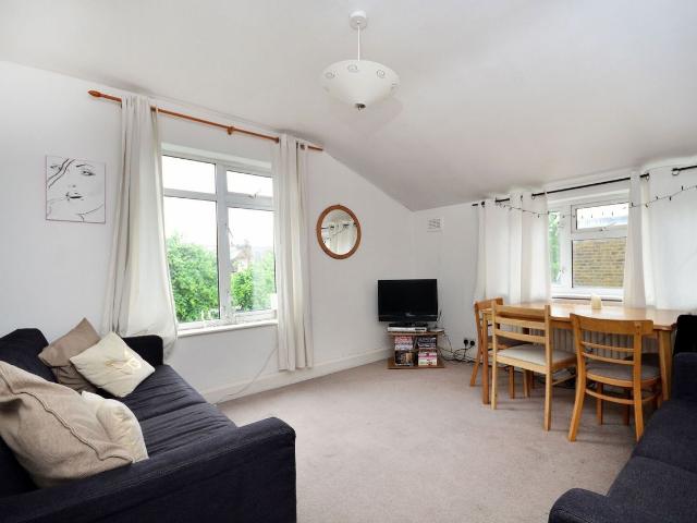 Drakefield Road, Balham, London SW17, 2 bed flat to rent, £2,500 pcm | PrimeLocation