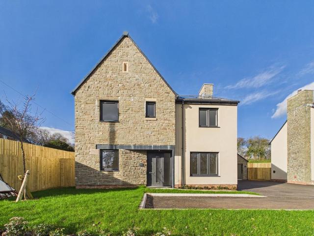 Drakestone Court, Cross Ash, NP7 4 bed detached house to rent £1,950 pcm £450 pw