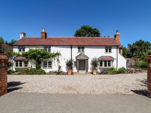 Drakes Bridge Road, Eckington, Pershore 4 bed detached house to rent £3,750 pcm £865 pw