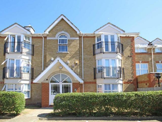 Draper Close, Isleworth TW7 2 bed flat to rent £1,900 pcm £438 pw