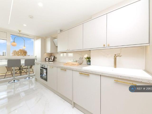 Draper House, London, SE1 3 bed flat to rent £3,800 pcm £877 pw