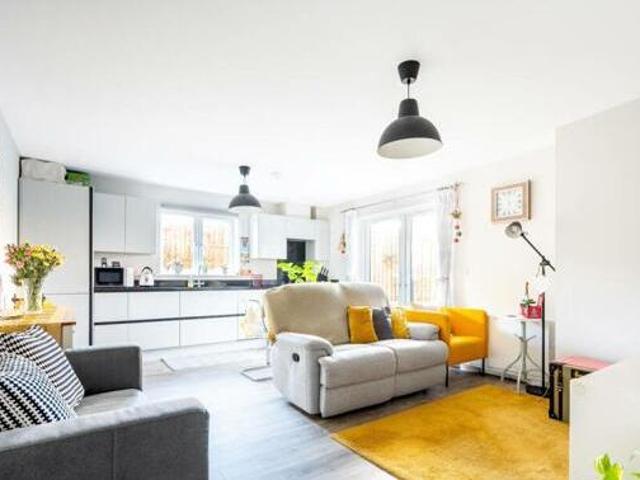 Drapers Place, Godalming, 2 Bedroom Flat
