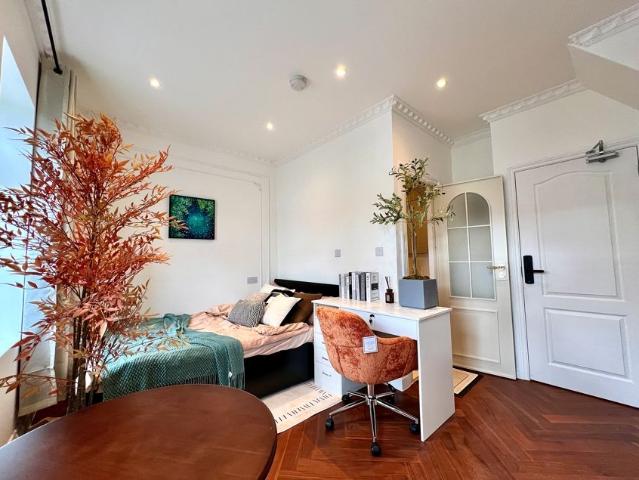 Drapers Road, Canary Wharf E15, Studio to rent, £1,976 pcm | PrimeLocation