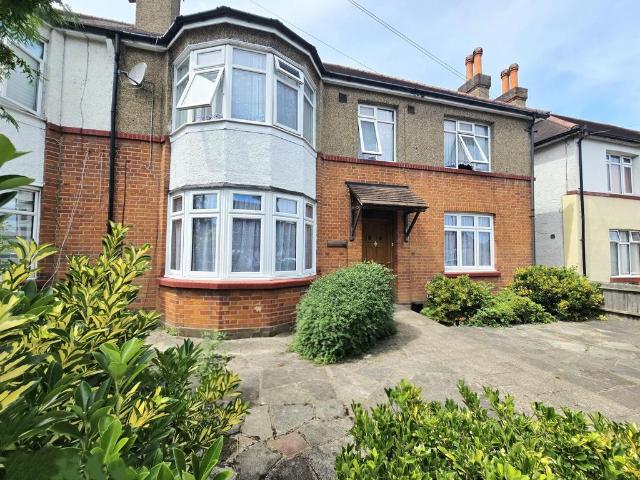 Drapers Road, ENFIELD 2 bed apartment to rent £2,000 pcm £462 pw