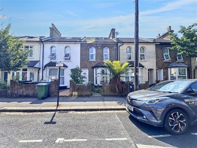Drapers Road, Stratford 3 bed house to rent £2,300 pcm £531 pw