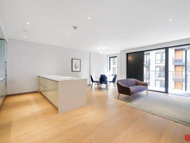 Drapers Yard London SW18