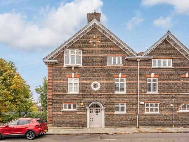 Drewstead Road, Streatham Hill. 2 bed flat to rent £1,950 pcm £450 pw